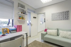 Dr Leneque Lindeque specialist obstetrician and gynaecologist